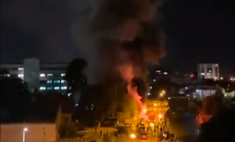 Zece morți într-un incendiu la un spital pentru bolnavi de COVID-19 din ...