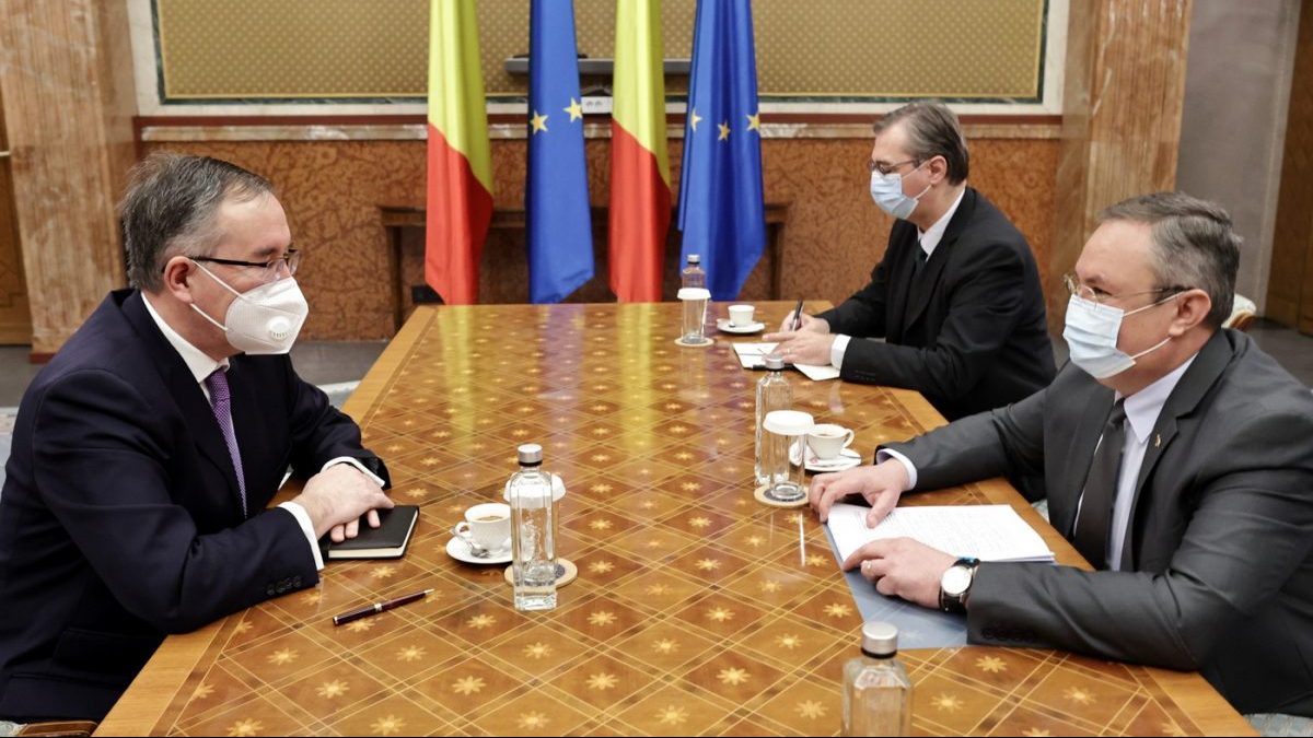Premierul Ciucă a discutat cu ambasadorul britanic Andrew Noble despre ...