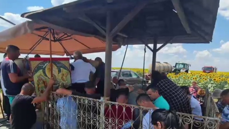 Digi24: Ploaia, chemată cu rugăciuni pe un câmp din Galați: Am apelat ...