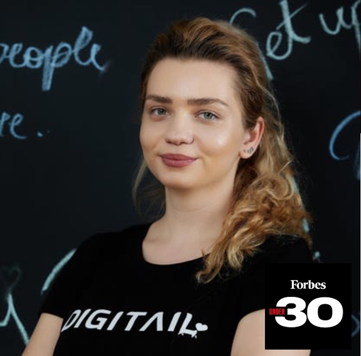O româncă apare în topul Forbes al celor mai de succes tineri ...