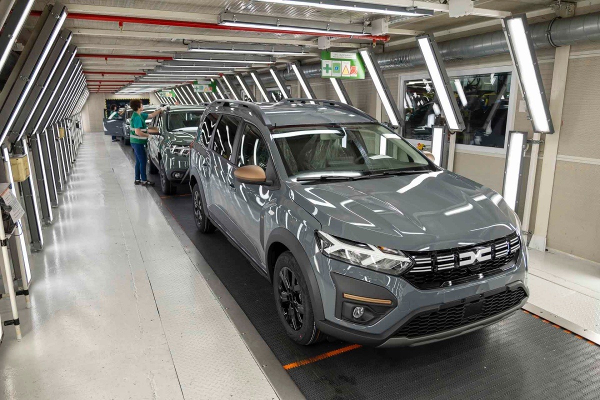 Piaţa auto din UE a stagnat în iulie. Înmatriculările Dacia le-au ...