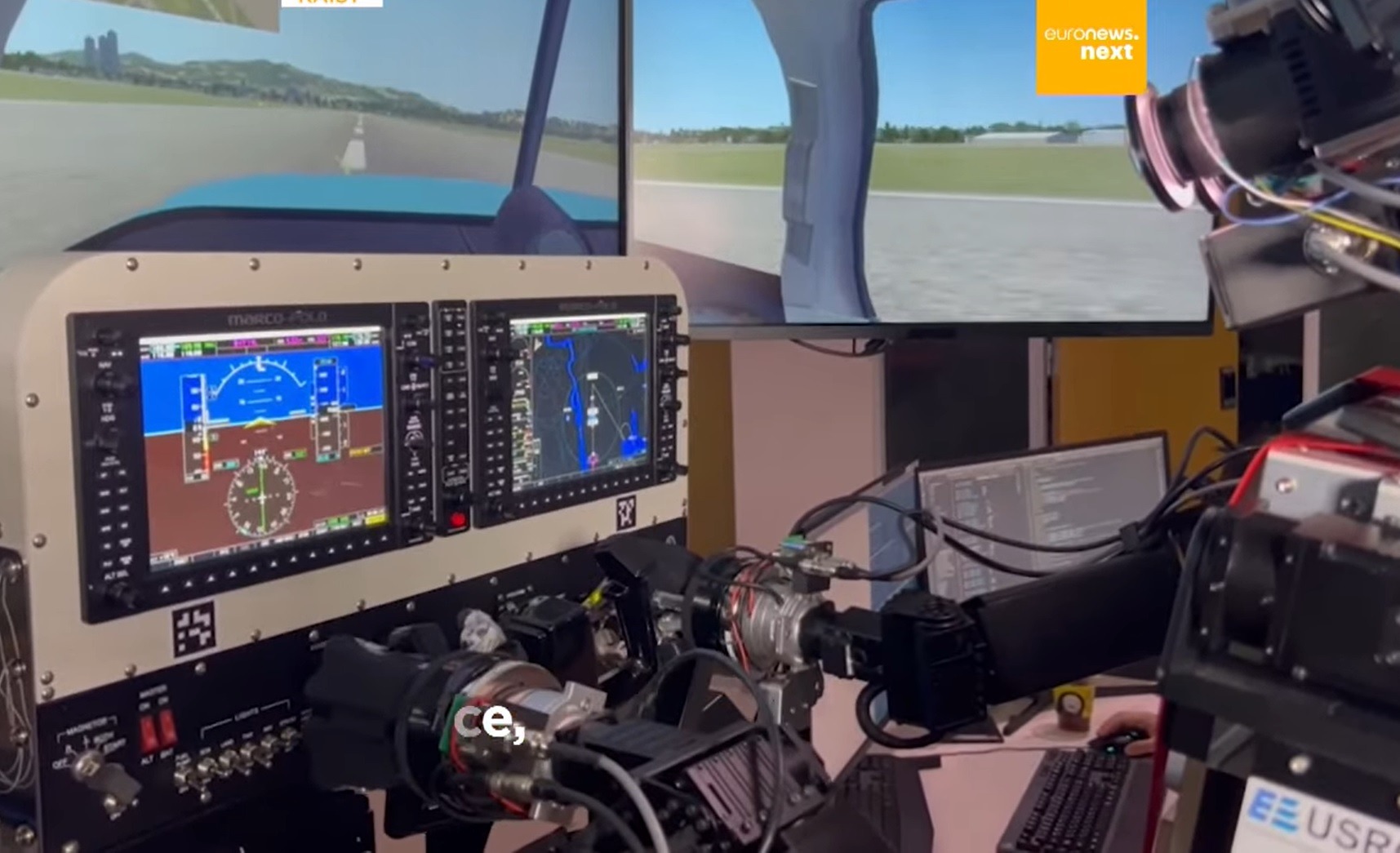 Video: PIBOT, primul robot umanoid capabil să conducă avioane ...