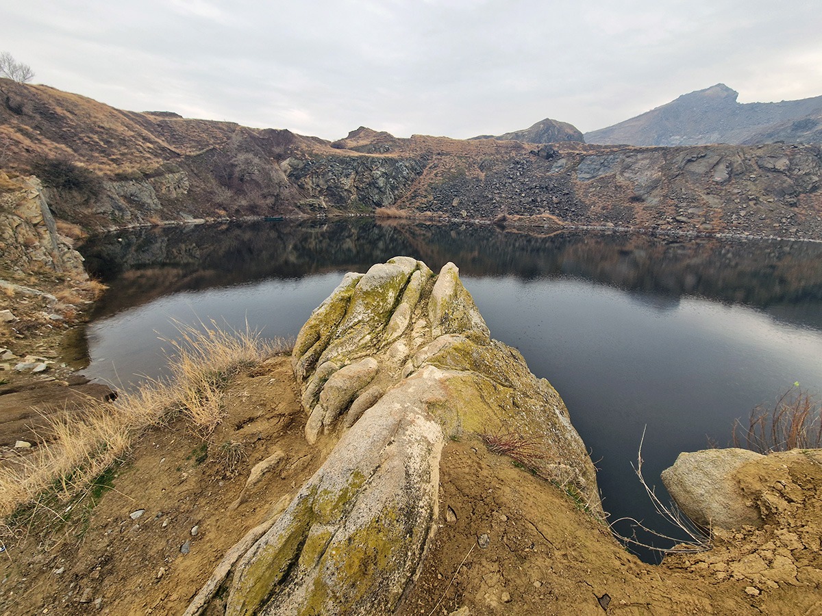 FOTO Excursii de-o zi în 2024: Iacobdeal, lacul ”vulcanic” dintr-un ...