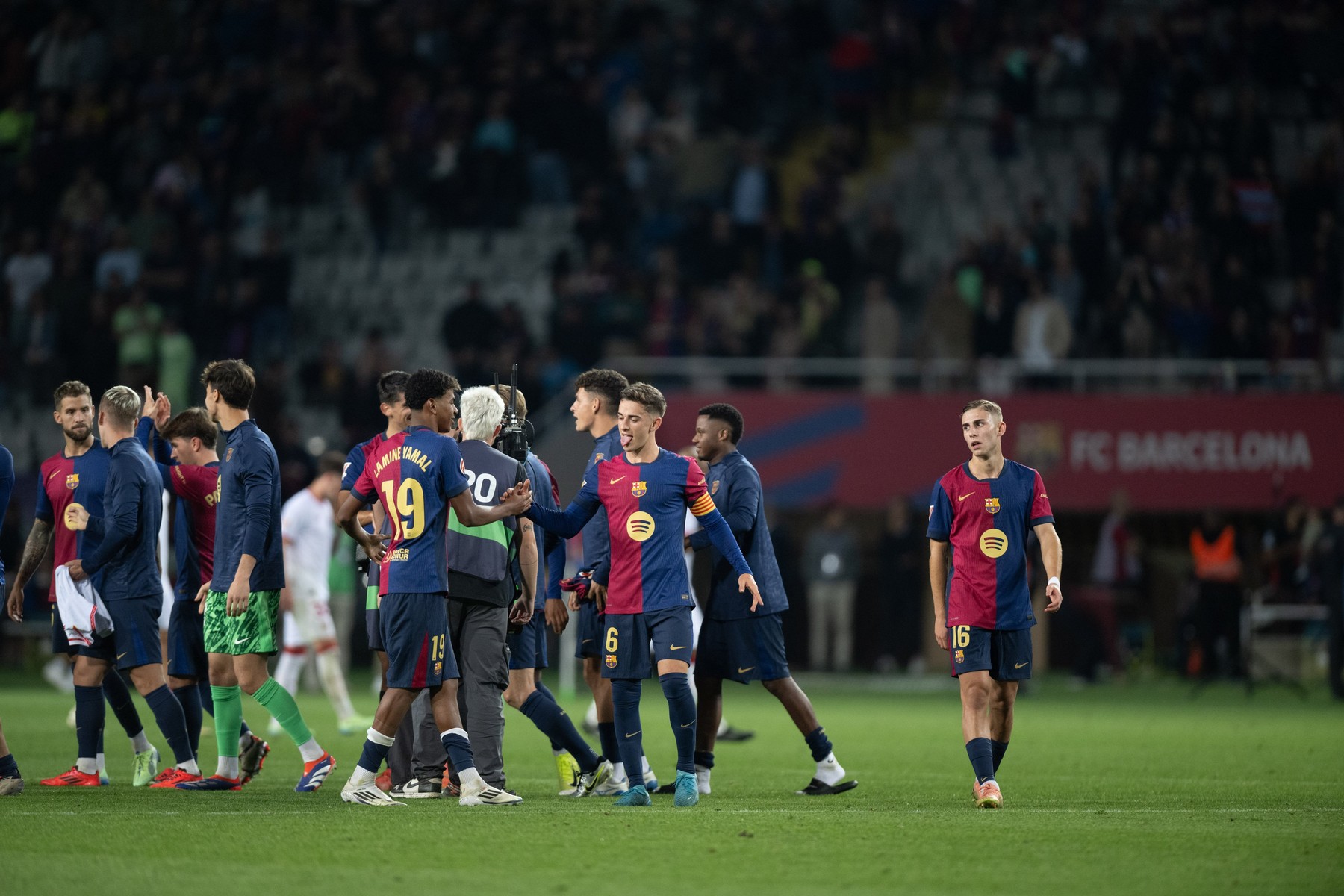 Meci nebun la Montjuic: Barcelona revine de la 1-3 și o învinge pe ...