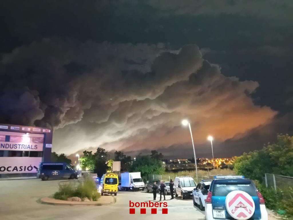 Spania: 200.000 de oameni, blocaţi în locuinţe din cauza unui nor toxic ...