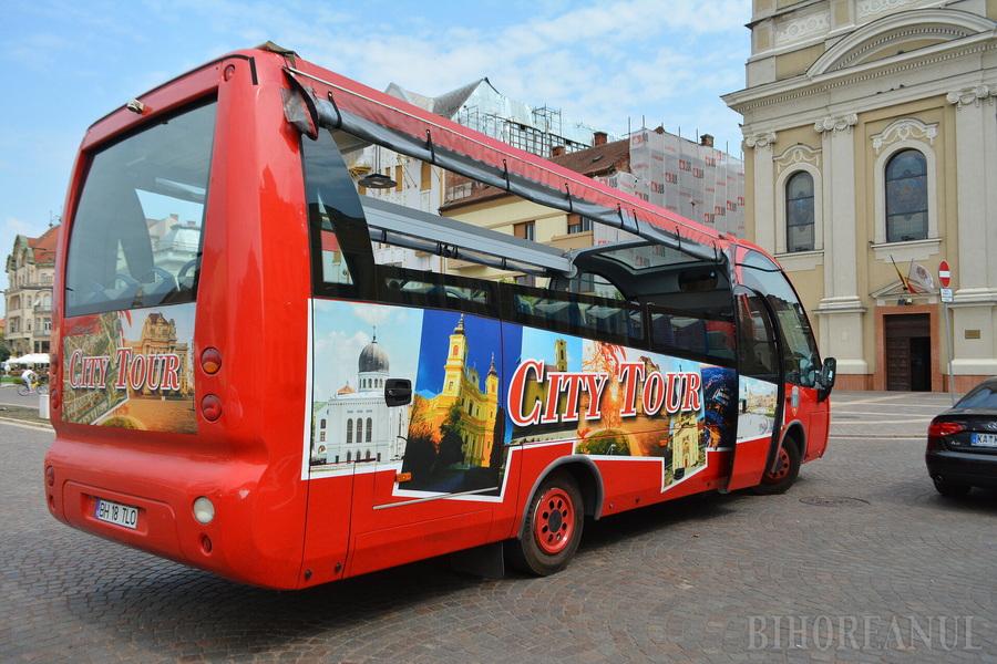 Autobuz turistic la dispoziția turiștilor, în Oradea / Călătorii ...