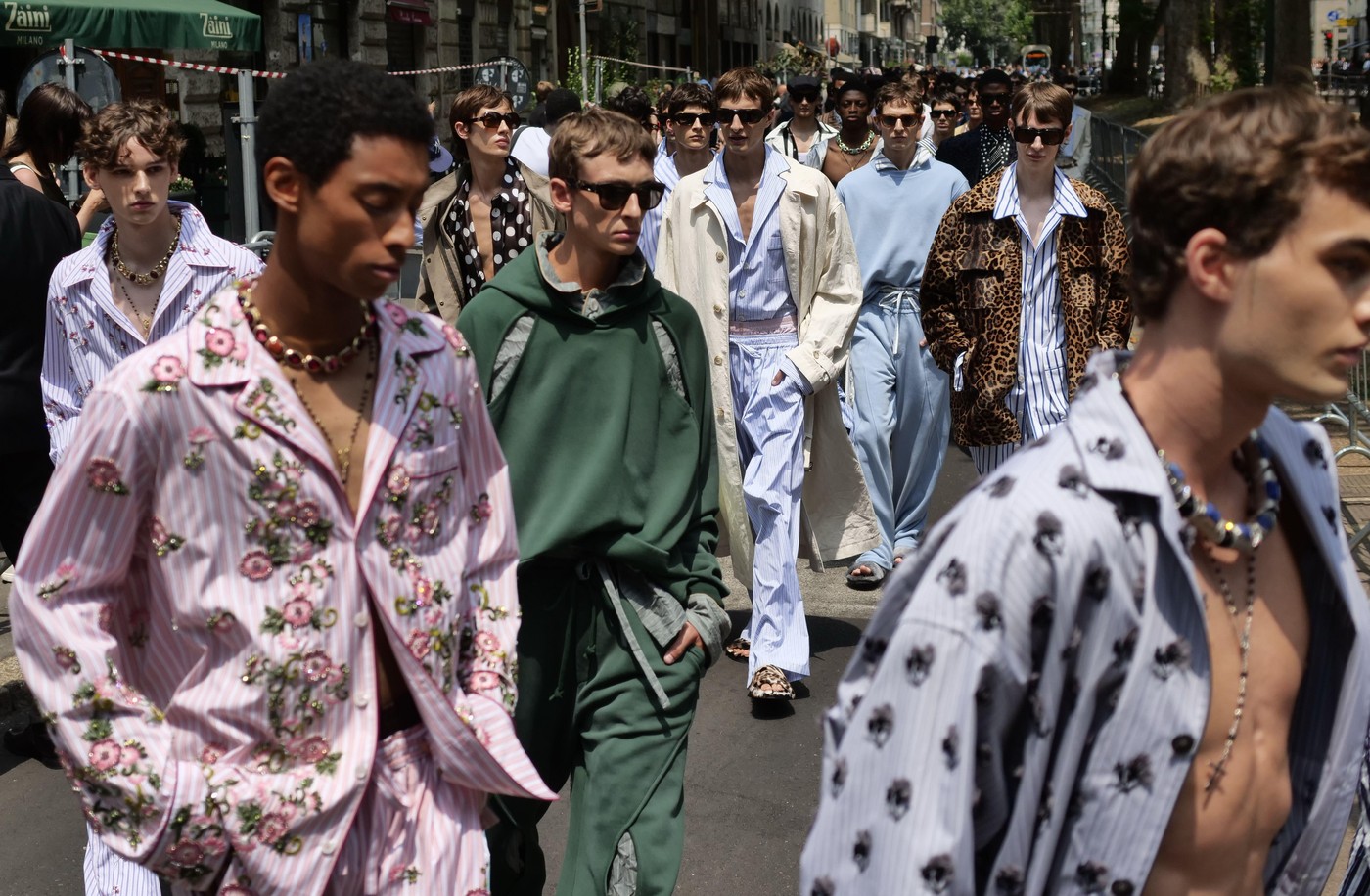 De la dormitor la catwalk: pijamalele de lux, noul statement al modei ...
