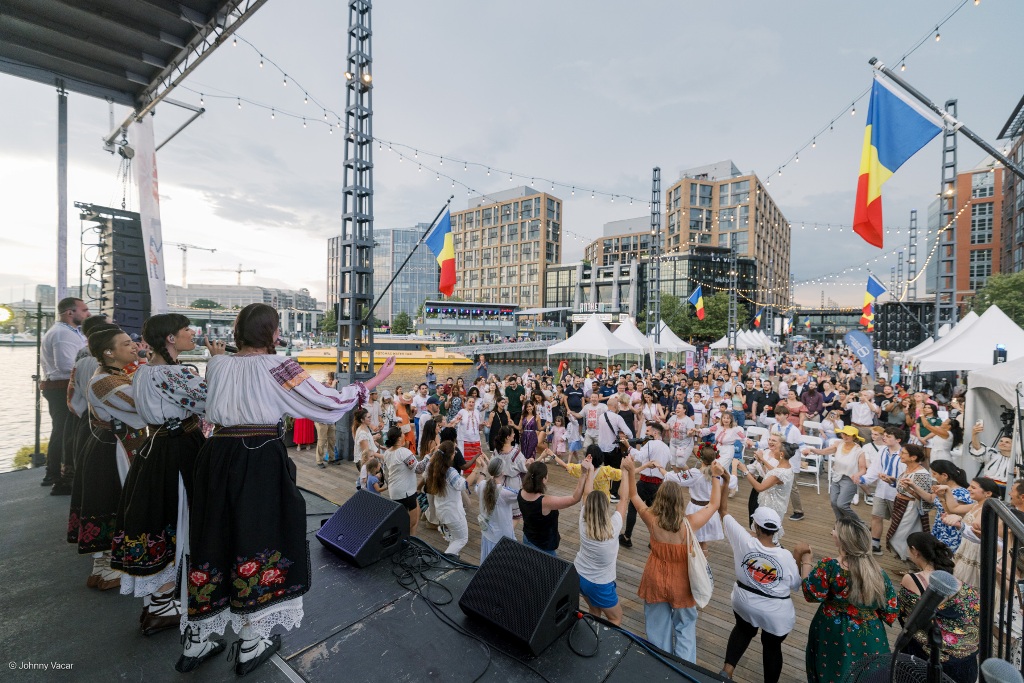 FOTO Peste 12.000 de oameni au participat la cel mai mare festival ...