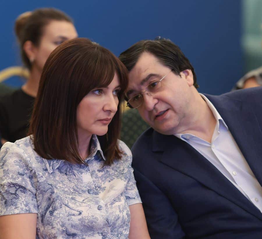 ReporterIS: Firma familiilor directoarei generale și a celei economice ...