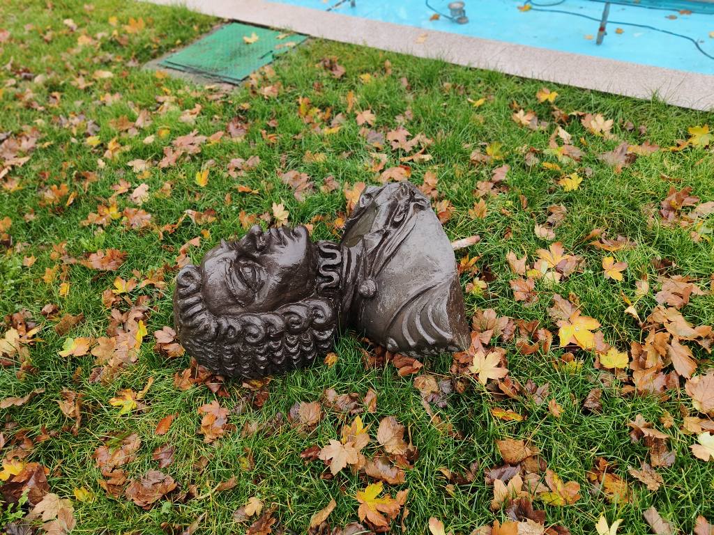 FOTO Vandalizare pe Aleea Personalităților din Parcul Central-Scudier ...