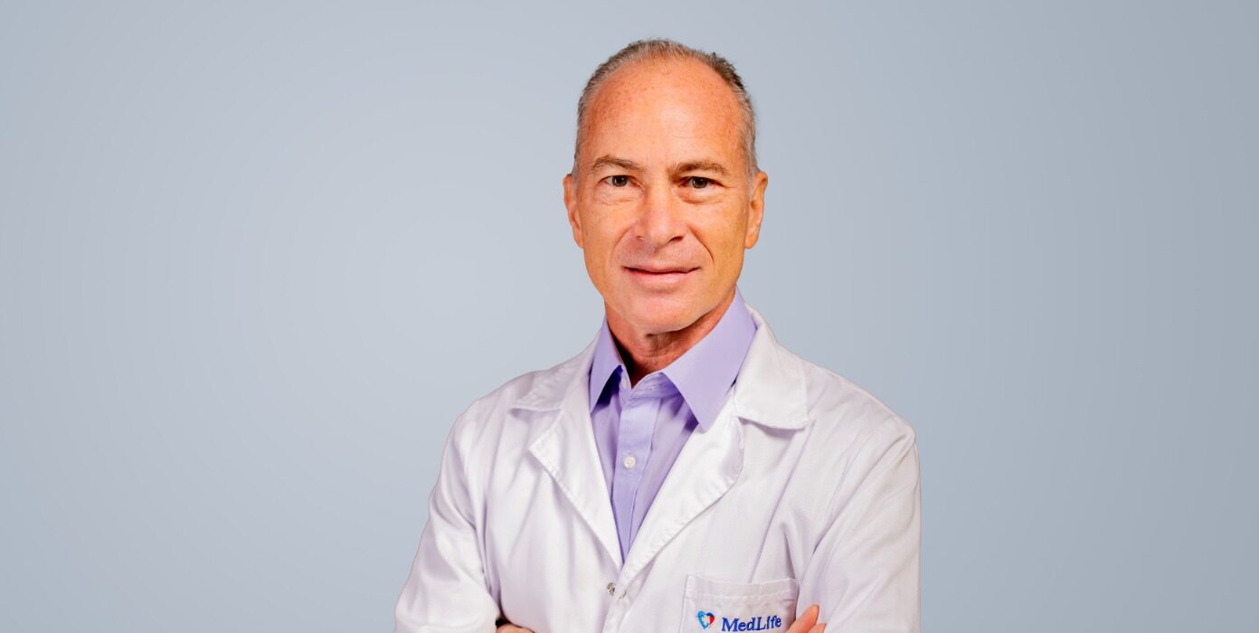 Dr. Petre Neagoe, ortoped pediatru cu experiență în Franța, tratează la ...